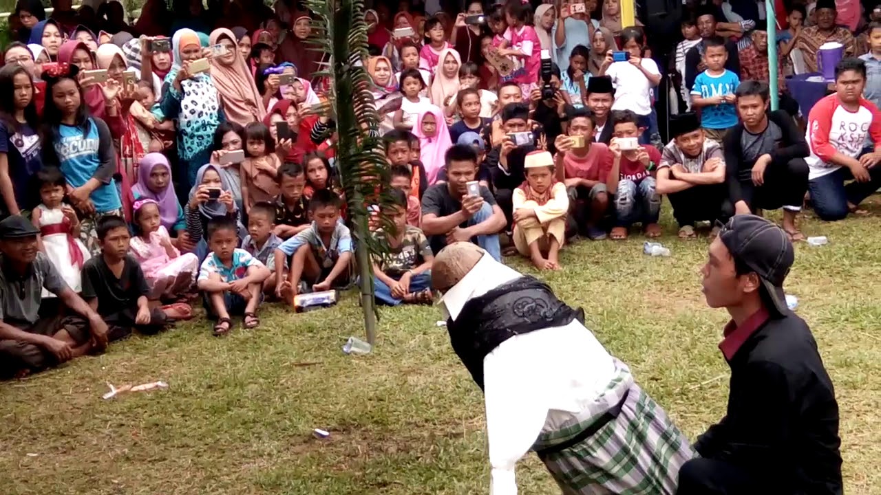 Nundang padi desa selali - YouTube