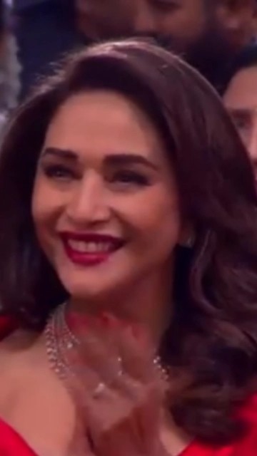 Sharukhan 👑 best award show 😎 ️‍🔥 cool entry 🥳 performance #srk # ...