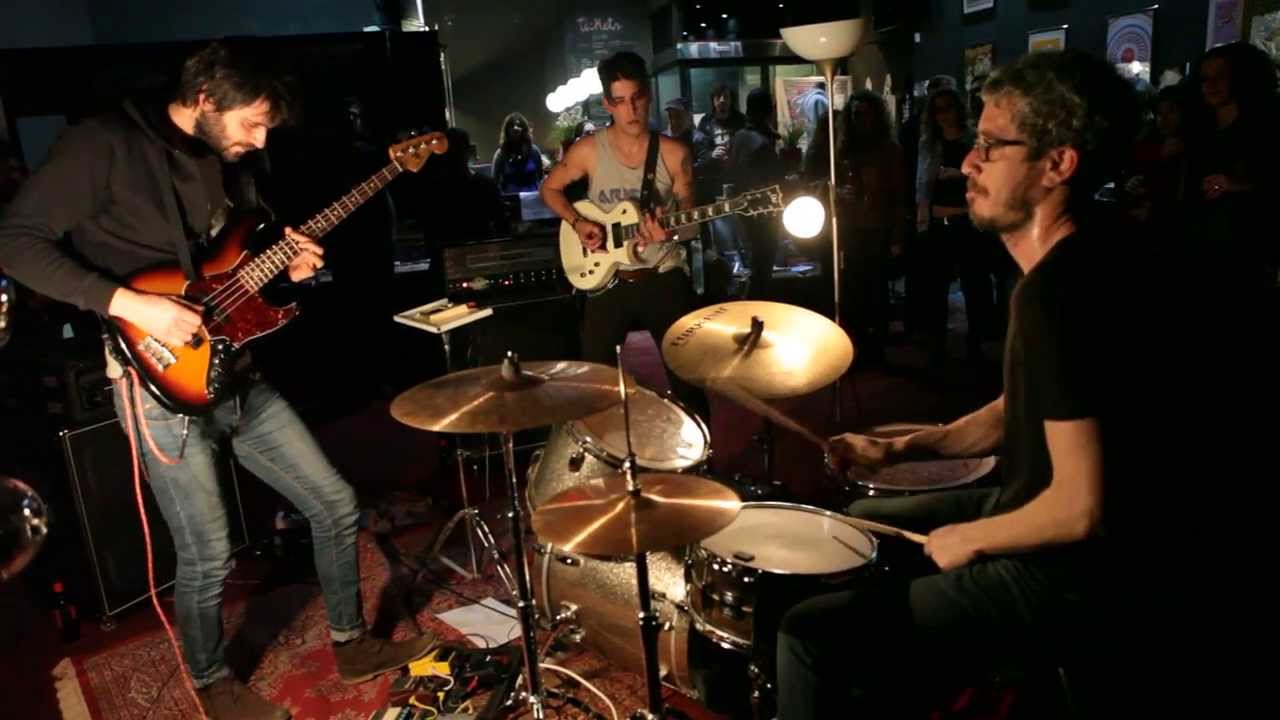 IEPI - "Veronica Torr", Apolo Store - YouTube