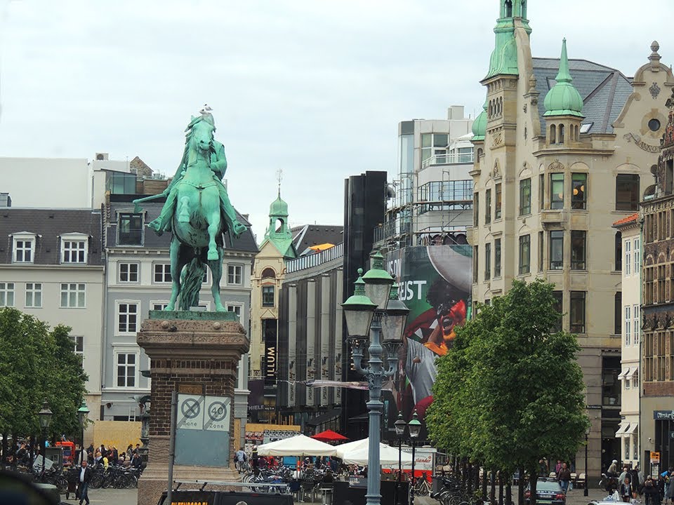 The City Hall Square, Copenhagen, Denmark 哥本哈根市中心廣場秀 - YouTube