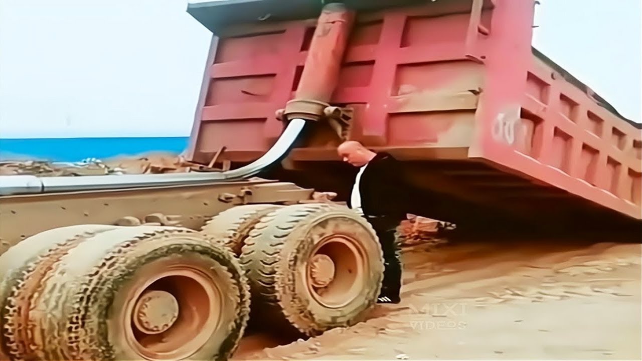 Bad Day At Work !25 Extreme Dangerous Excavator Skills - Heavy ...