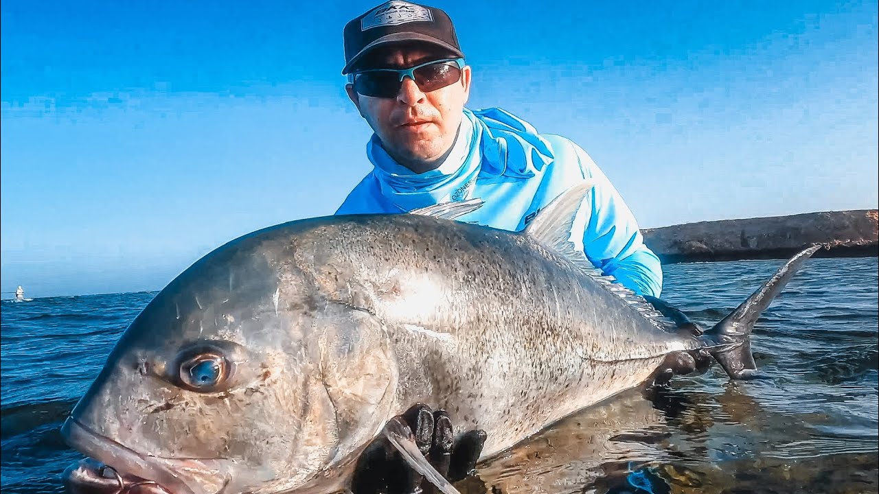 Awesome Fishing Video,Big Giant Trevally 💪 - YouTube