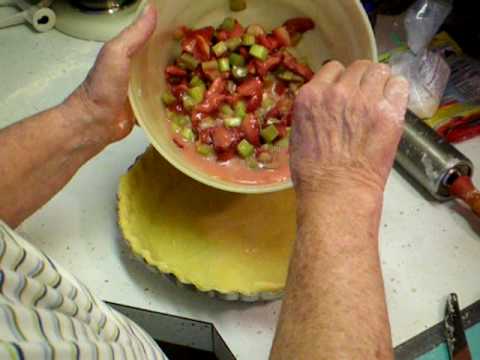 Cooking with Doris - Strawberry Rhubarb Pie - YouTube