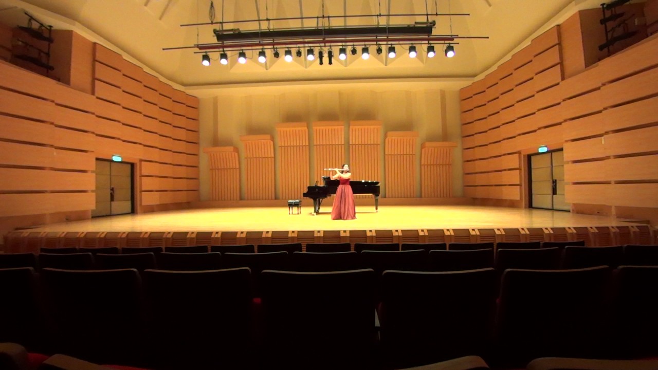 Claude Debussy: "Syrinx" pour flûte seule - YouTube