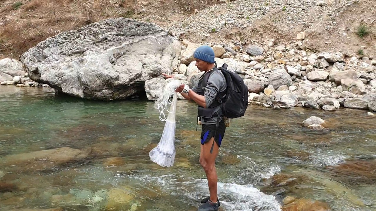 CAST NETTING IN NEPAL WITH HANDMADE SMALL NET | STREAM RIVER FISHING ...
