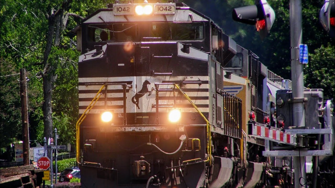 NS 1042 w/ Loud K5LLA Thunders through Norcross, GA leading NS 153 ...