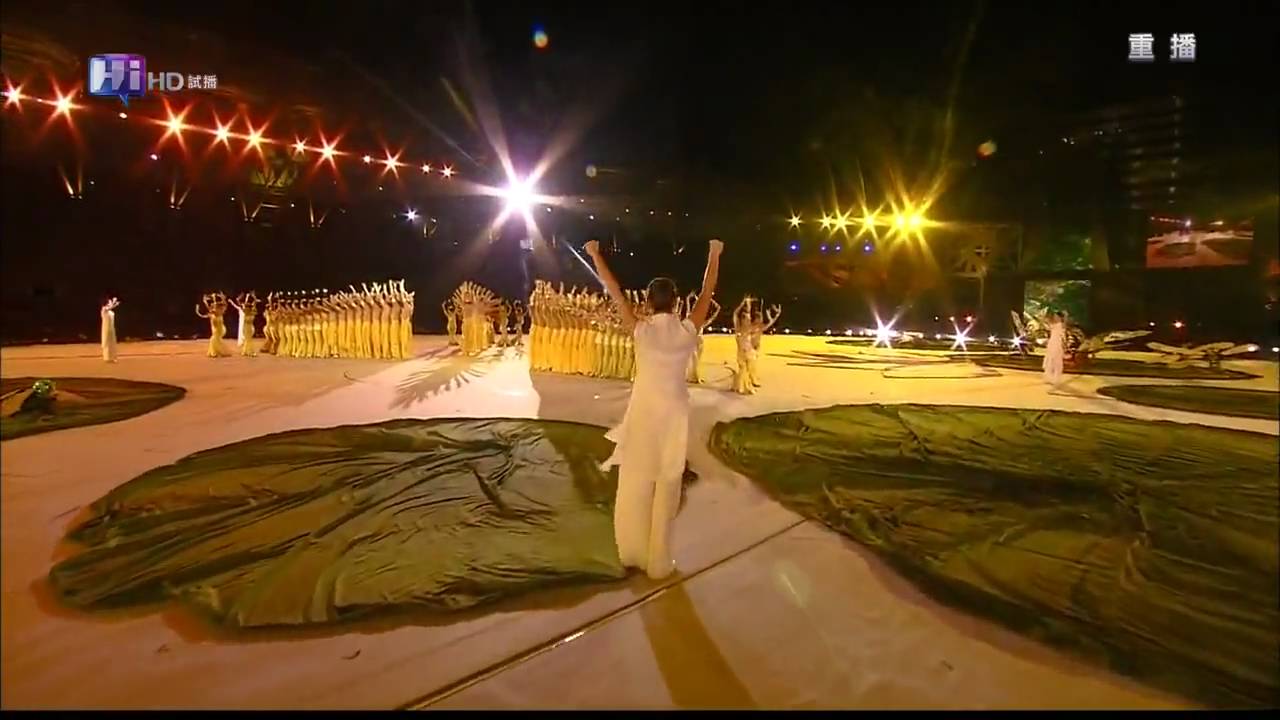 Thousand hands Buddha dance (Mua Thien Thu Quan Am) NEW! 2009 HD - YouTube