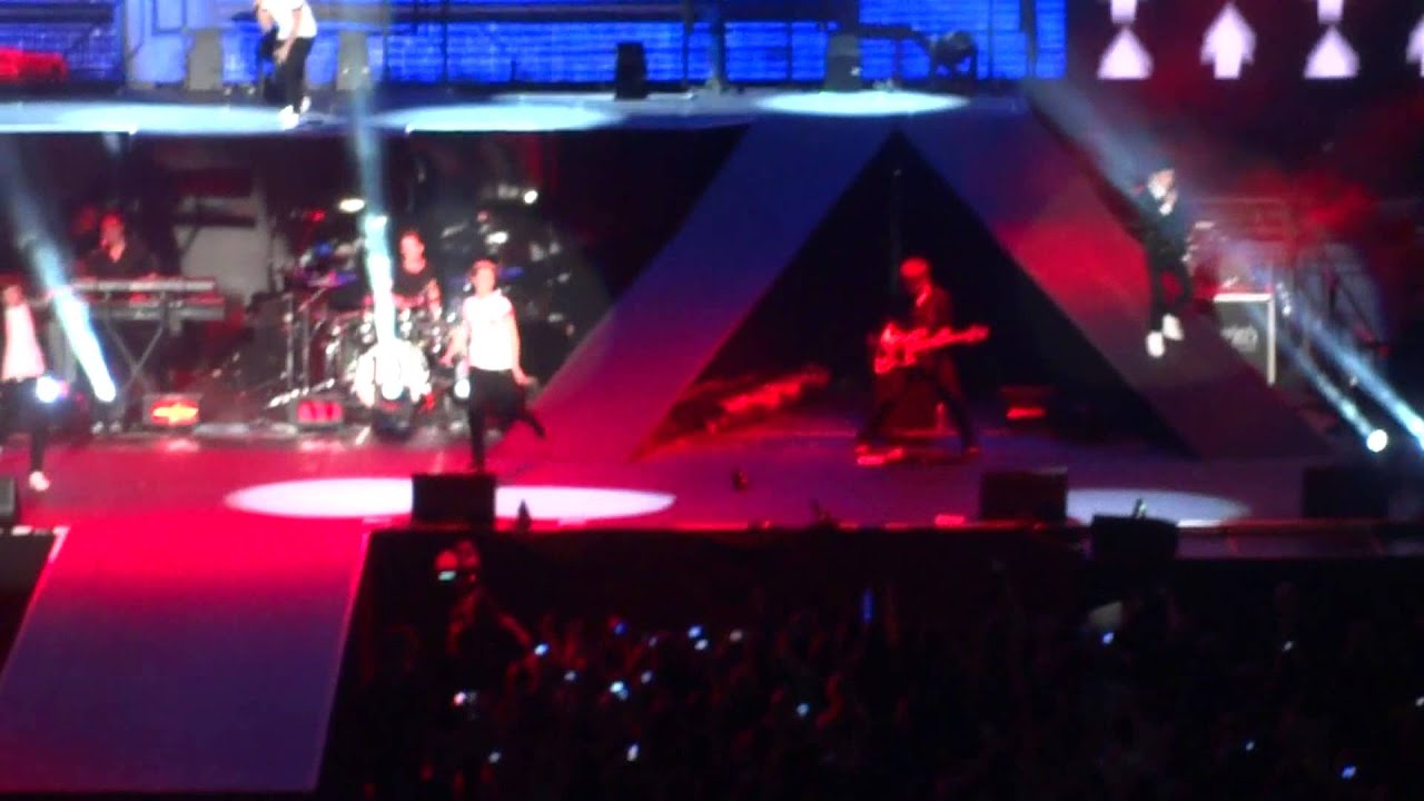 One Direction - Stand Up - Madison Square Garden - YouTube