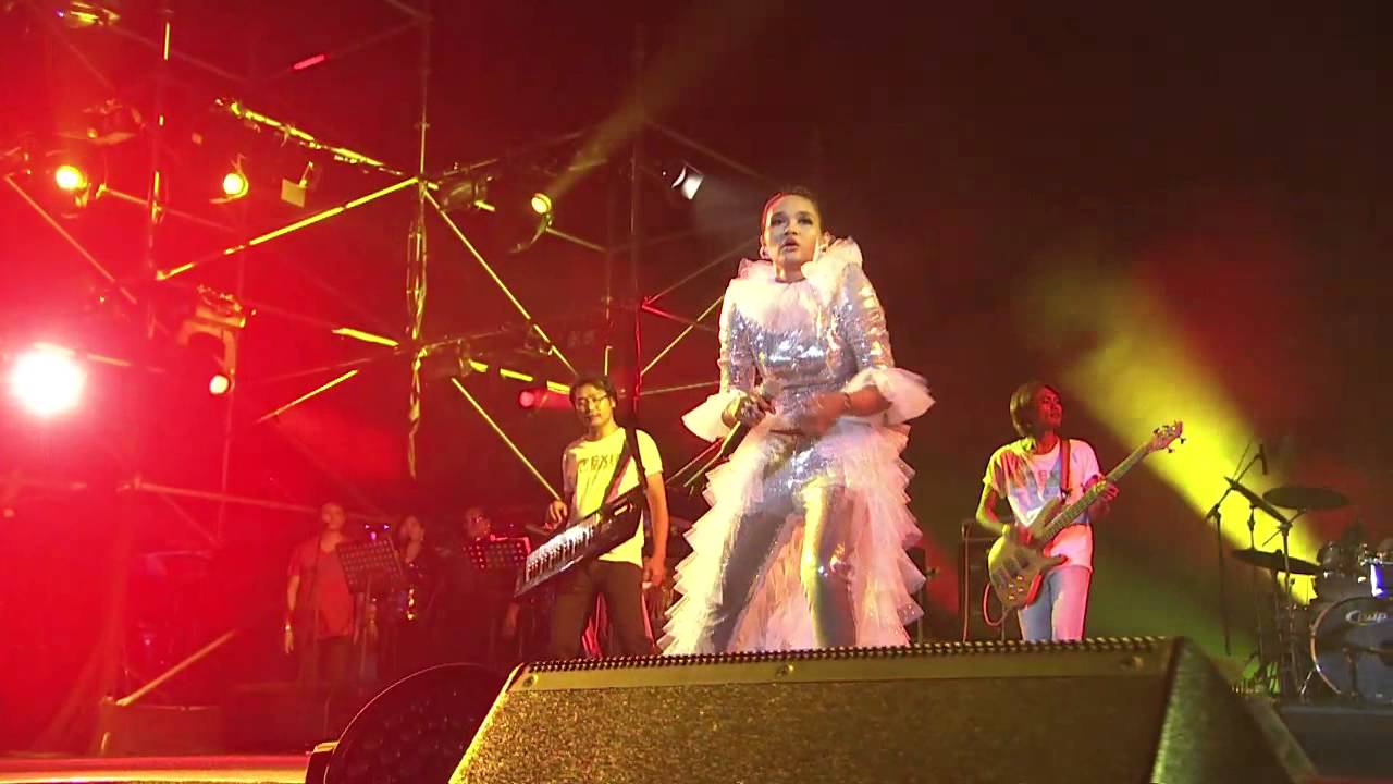Phyu Phyu Live in Myanmar: Fancidyle - YouTube