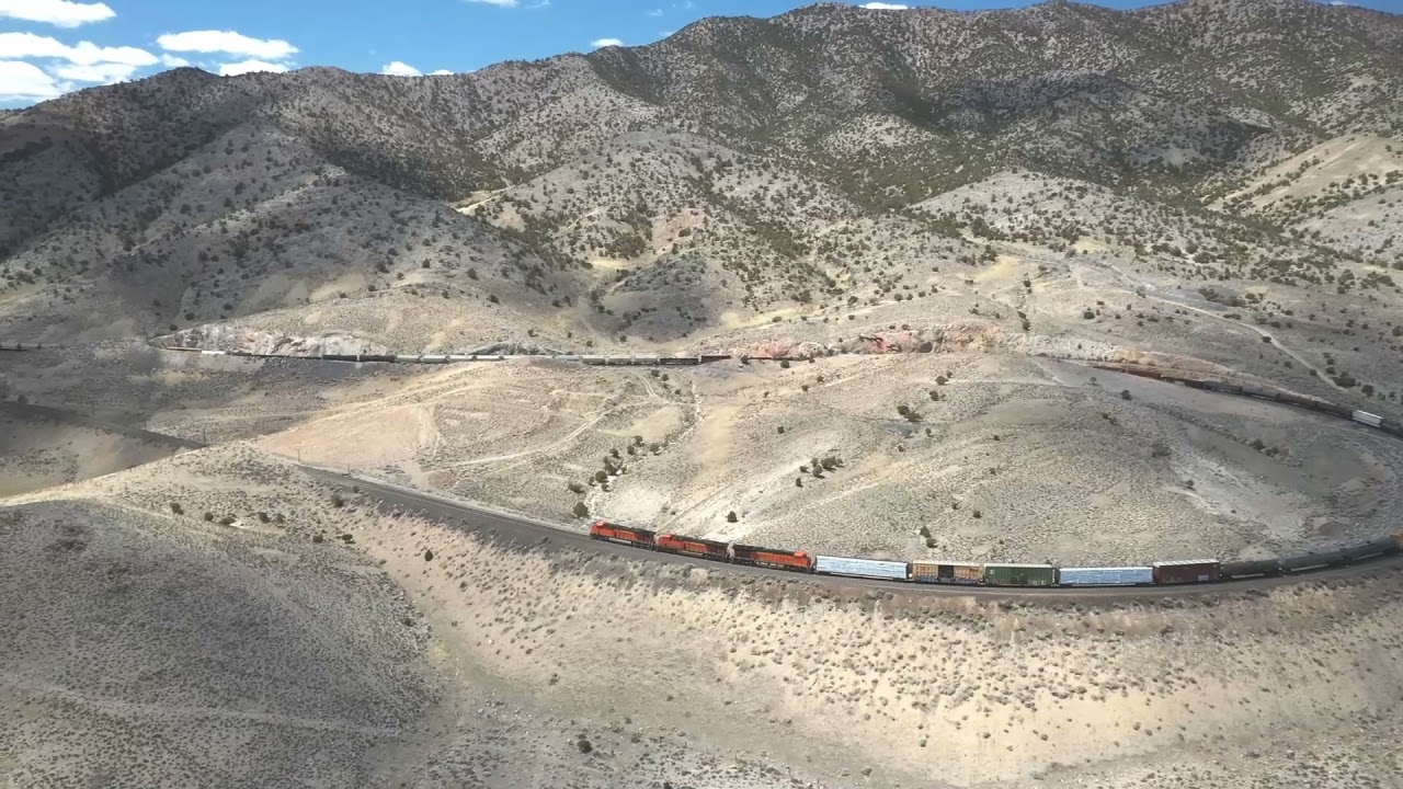BNSF Manifest decending UP's Arnold Loop, Nevada, May 3, 2021 - YouTube