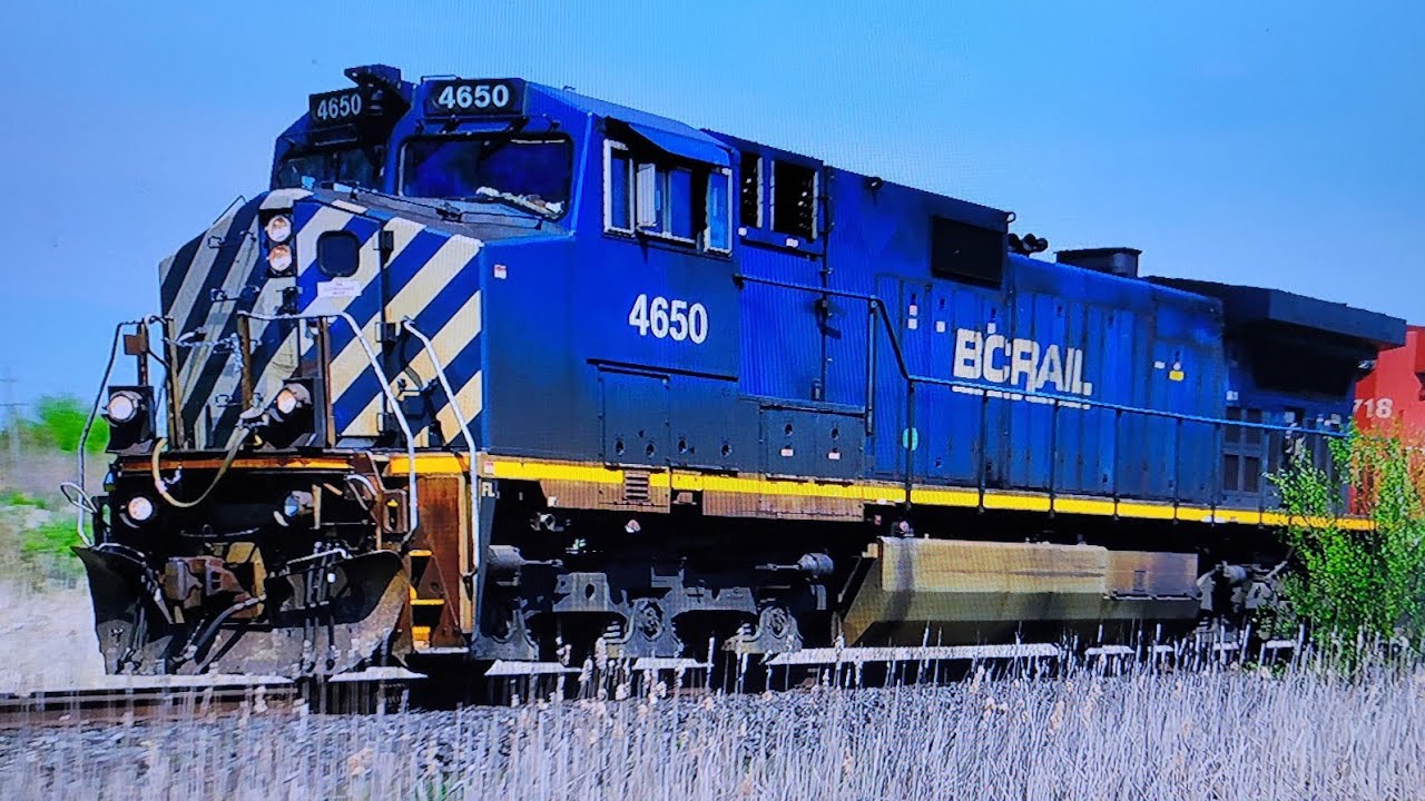 BCOL 4650 With Trailing IC 2718 Leading CN 102 South Through Mount Albert! - YouTube