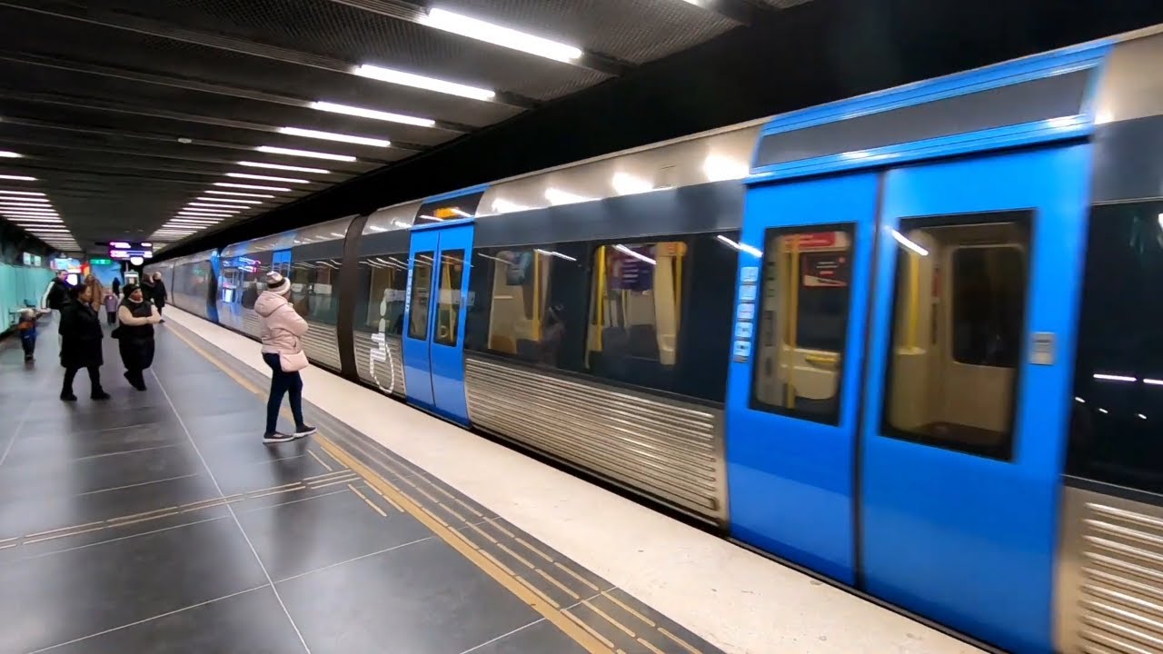 Stockholm Metro - C20 Train pulling into & out of Stadion Station ...