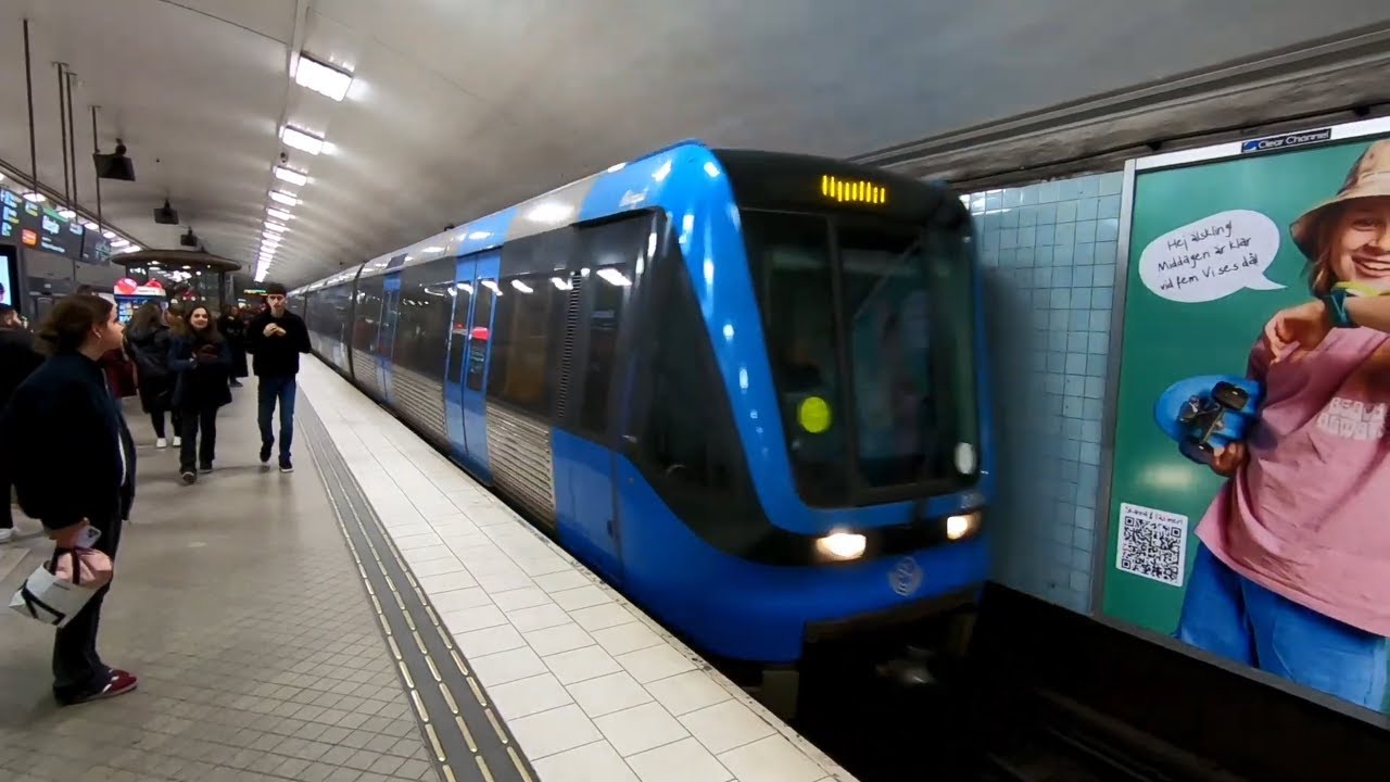 Stockholm Metro - C20 Train pulling into & out of Odenplan Station ...