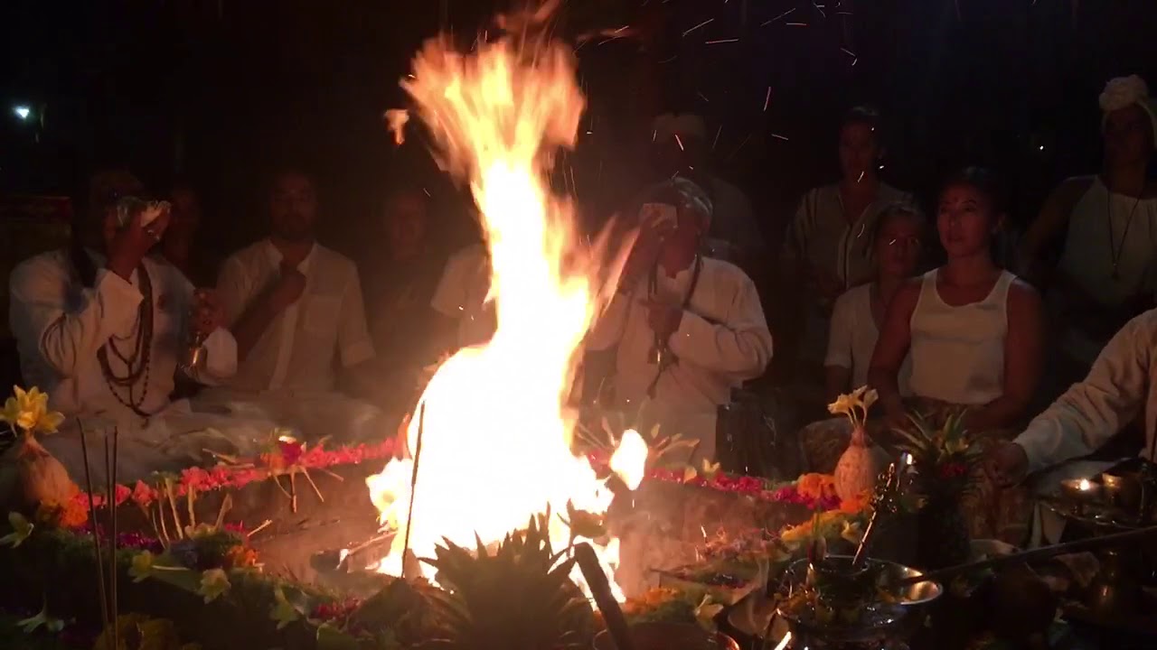 Agni Hotra - healing fullmoon ceremony - YouTube