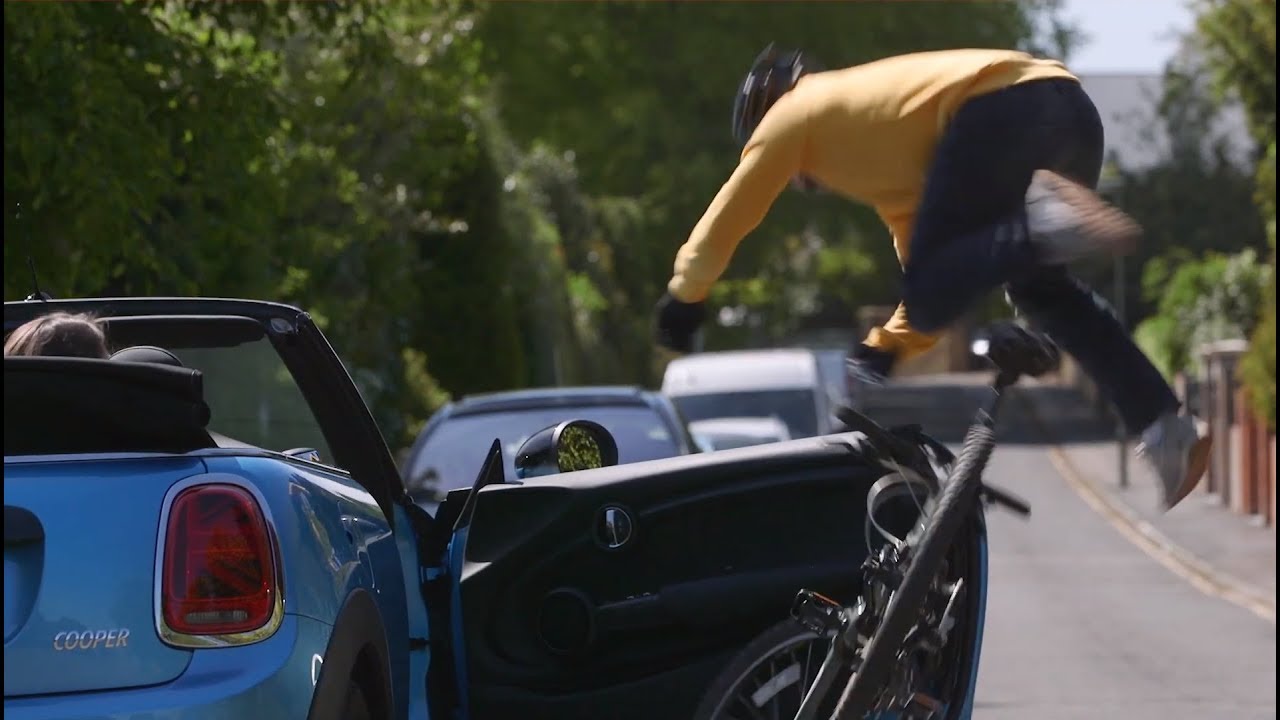 The Dutch Reach #TeachTheReach! | Cycling UK - YouTube