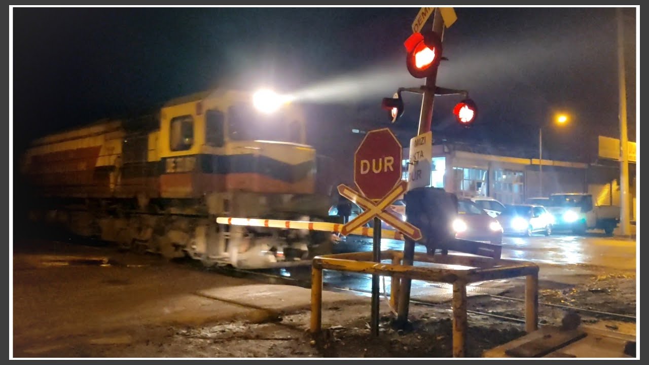 TCDD DE 33064 + DE 33041 UZUN YÜK TRENİ | LONG FREIGHT TRAIN | HEMZEMİN ...