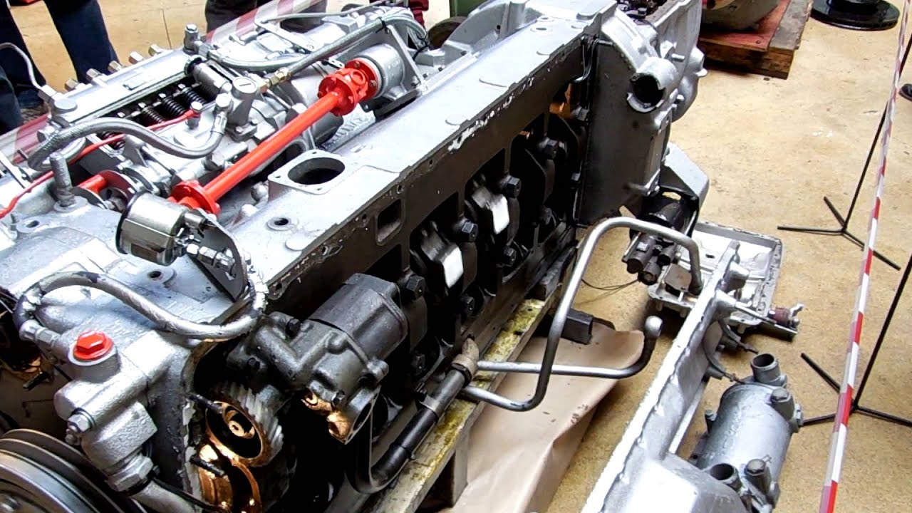 Motor Liaz - YouTube