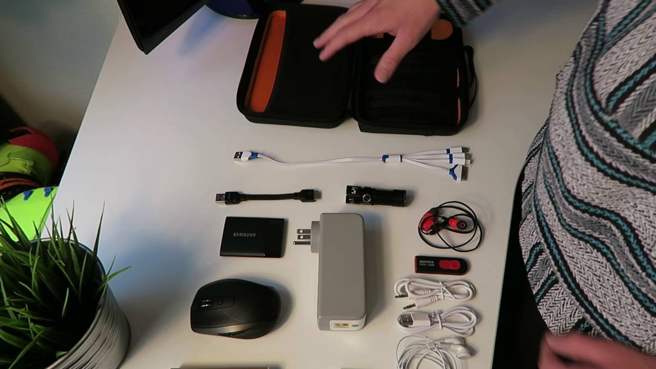Tech Travel/Survival Kit!! *TECH KIT* - YouTube