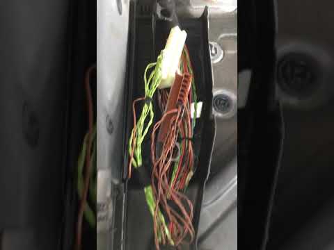 Kuşçular Oto Kuaföründe Yağmur Suyu Giren Mercedes Araç Temizliği