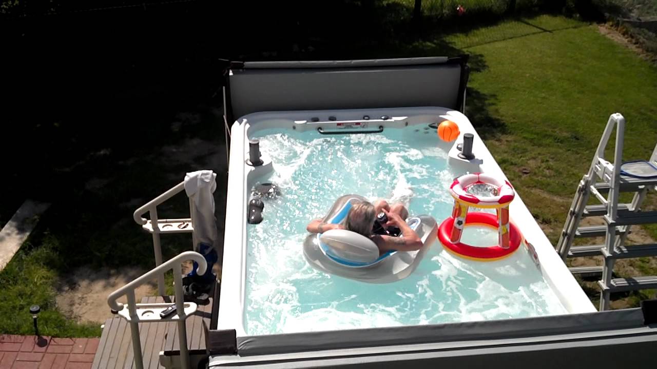 Floating in the swimspa - YouTube