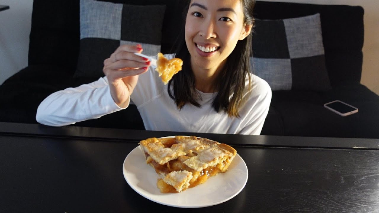 Apple Lattice Pie🥧 | Mukbang | ASMR | Eating Sounds - YouTube