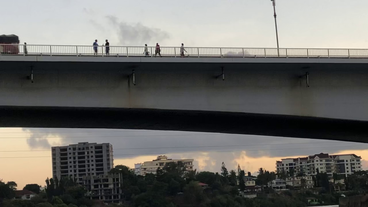 Raw footage jumping off Nyali Bridge - YouTube
