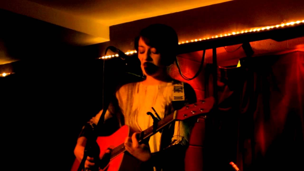 Alice Ostapjuk - The R & B Song - Basement, York, 27/2/13 - YouTube