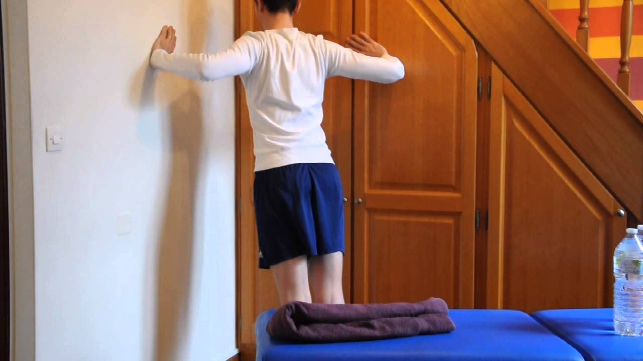 renforcement et étirment de l'épaule après séance en ostéopathie - YouTube
