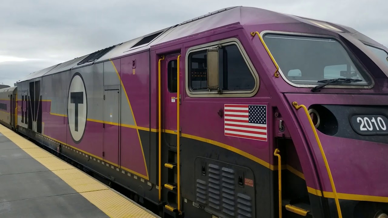 MBTA Commuter Rail Trains in Woburn and Wakefield - YouTube