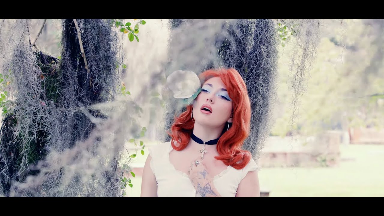 Kitty Coen - conversations with the moon (Official Visualizer) - YouTube