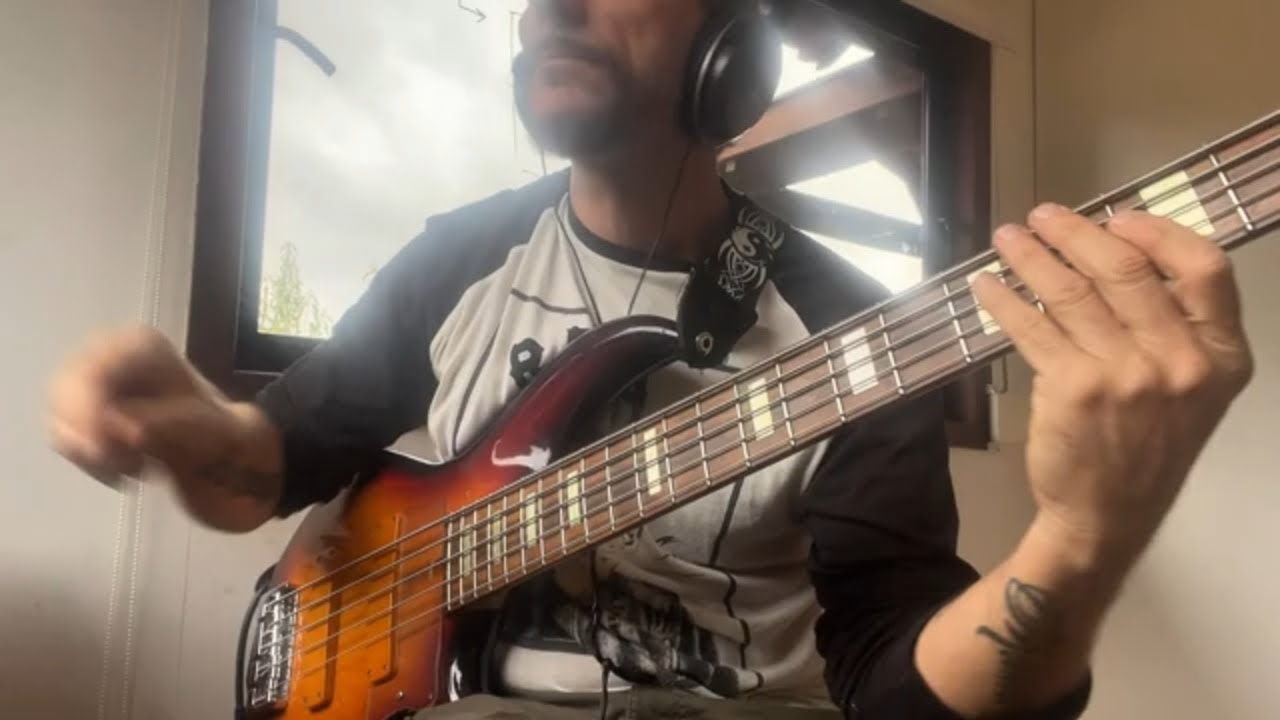 Mastering The Five String Bass For A Seriously Groovy Sound - YouTube