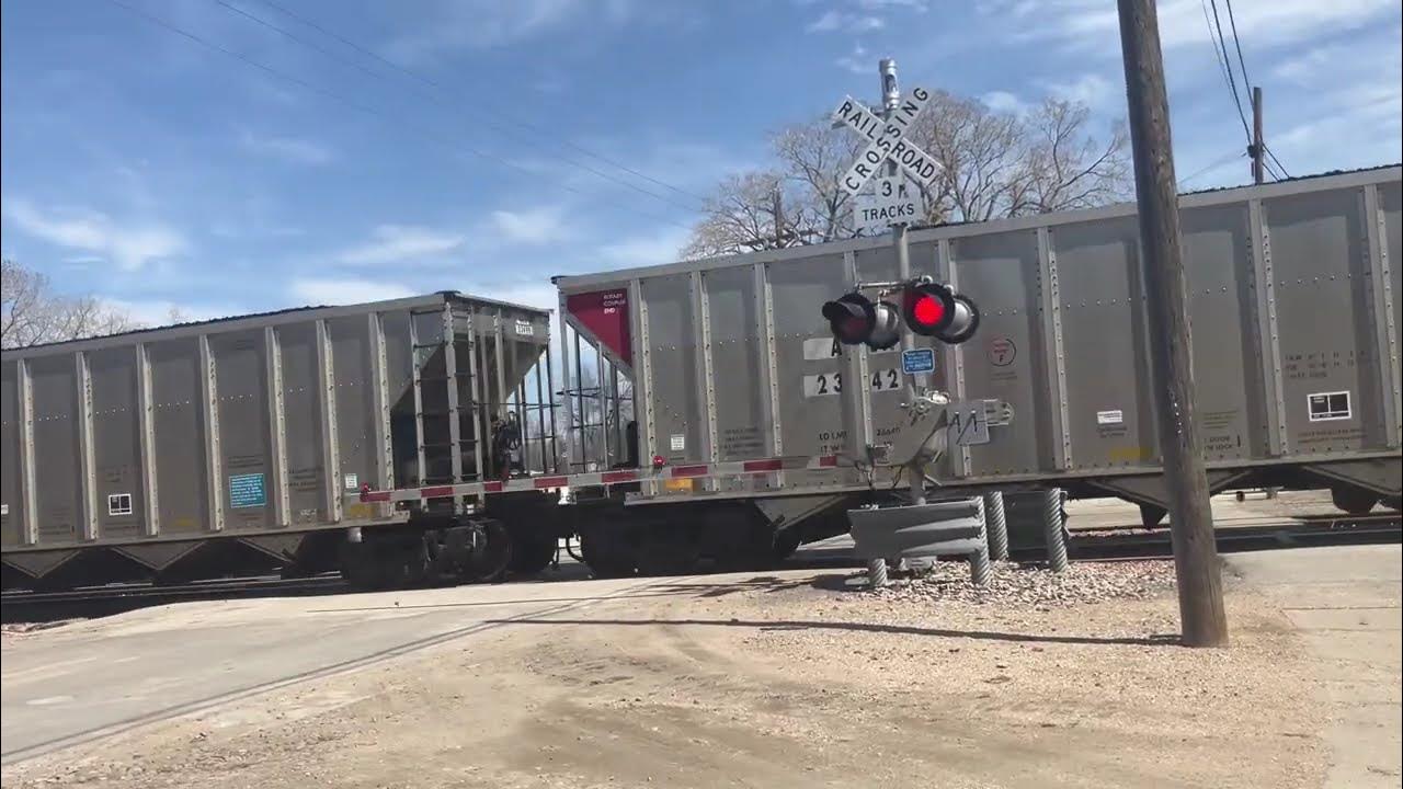 BNSF 6870 Coal Train w/ NS SD70ACe North, E. Vine St. Railroad Crossing, Yutan Nebraska - YouTube