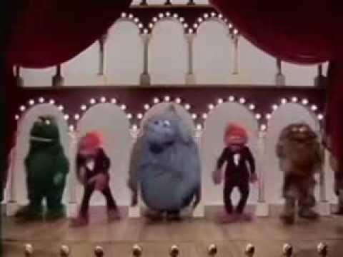 The Muppet Show - Opening Titles - Classic UK Kids TV - YouTube
