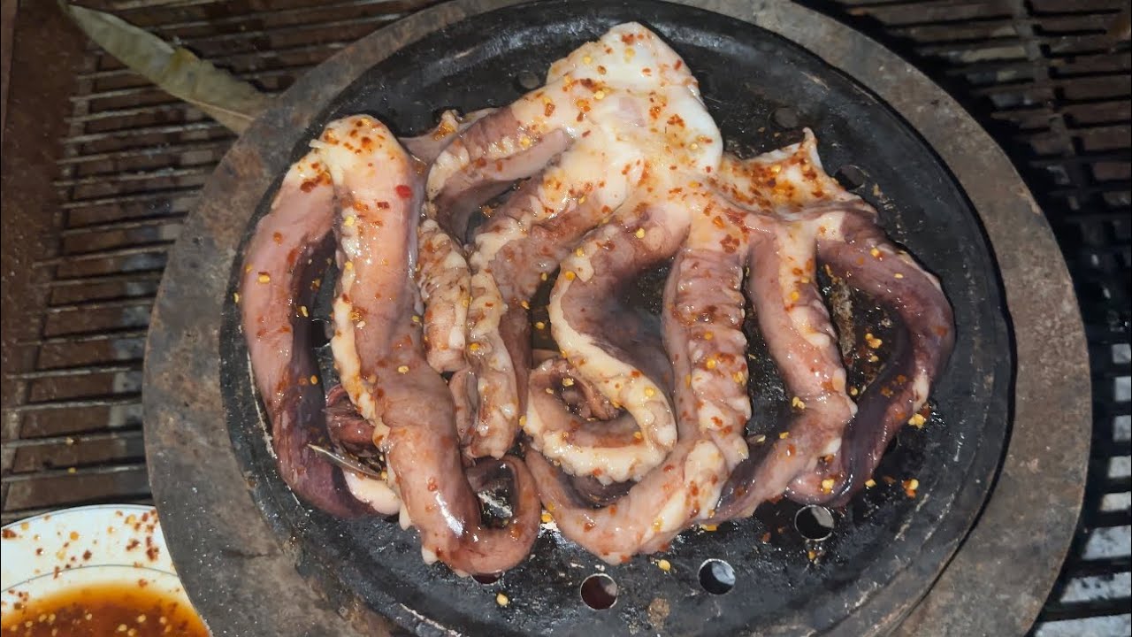 Yummy Cooking Giant Squid - YouTube