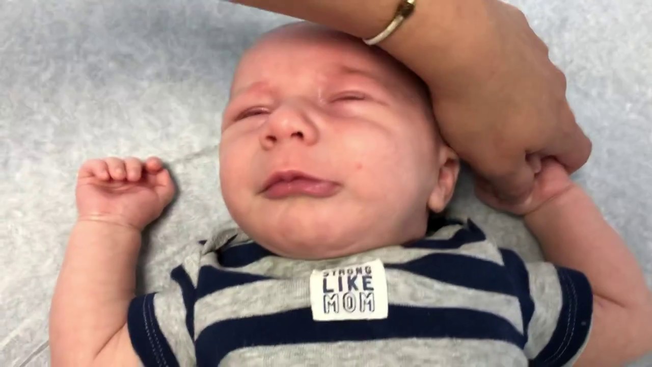 Newborn first shots vaccination - YouTube