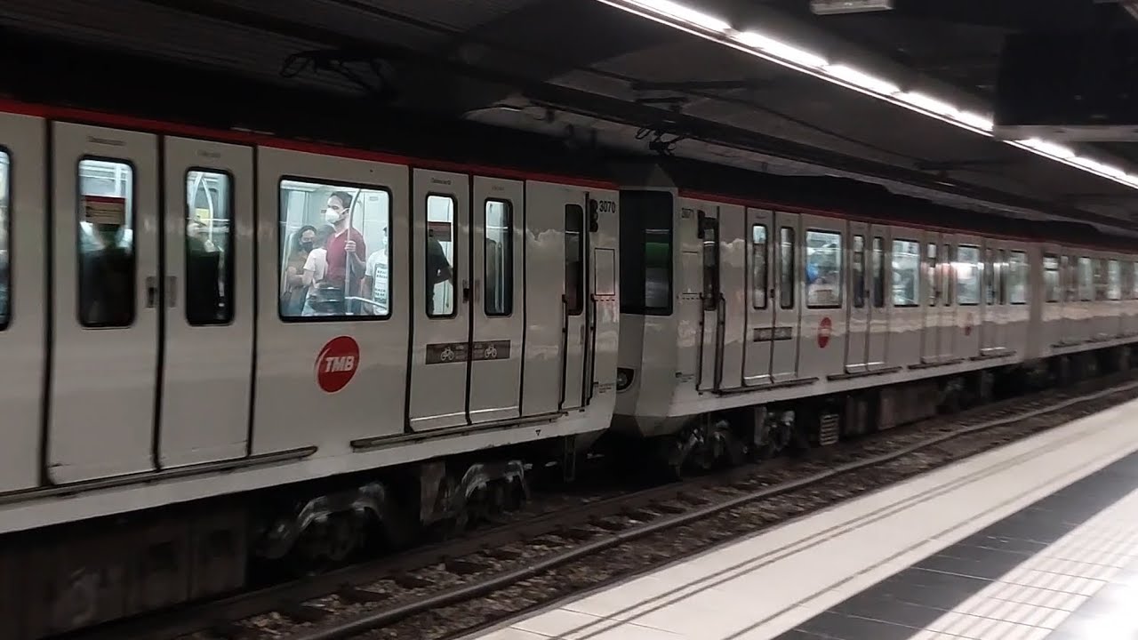 Metro Barcelona TMB Serie 3000 saliendo de Diagonal estación - YouTube