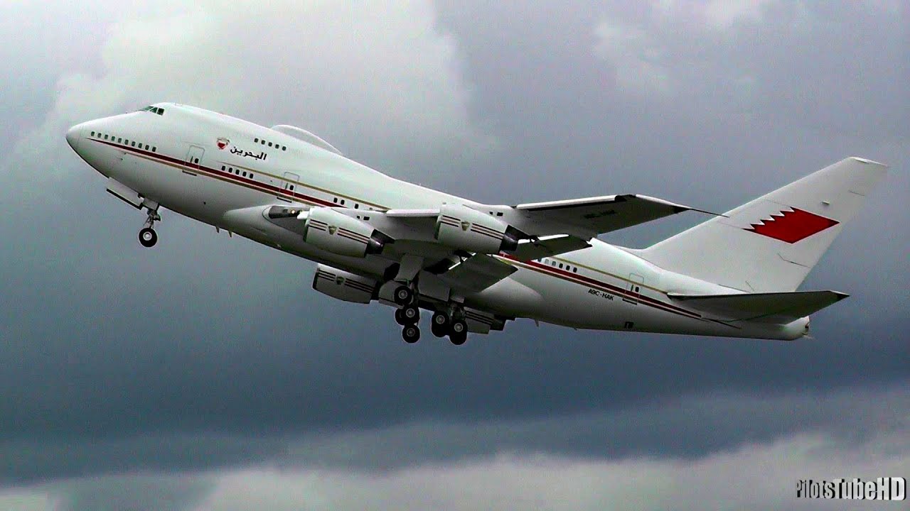 Awesome Loud 747SP Take-Off in Hamburg - YouTube