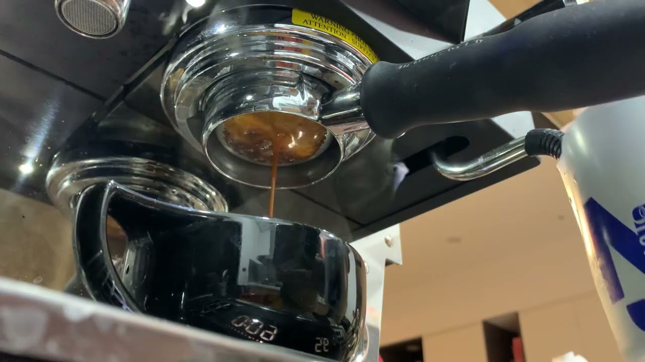 Use the grinder Mazzer Omega to make an espresso - YouTube