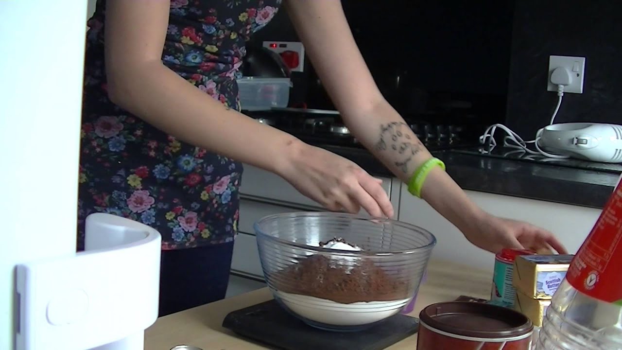 Baking Chocolate Cake - YouTube