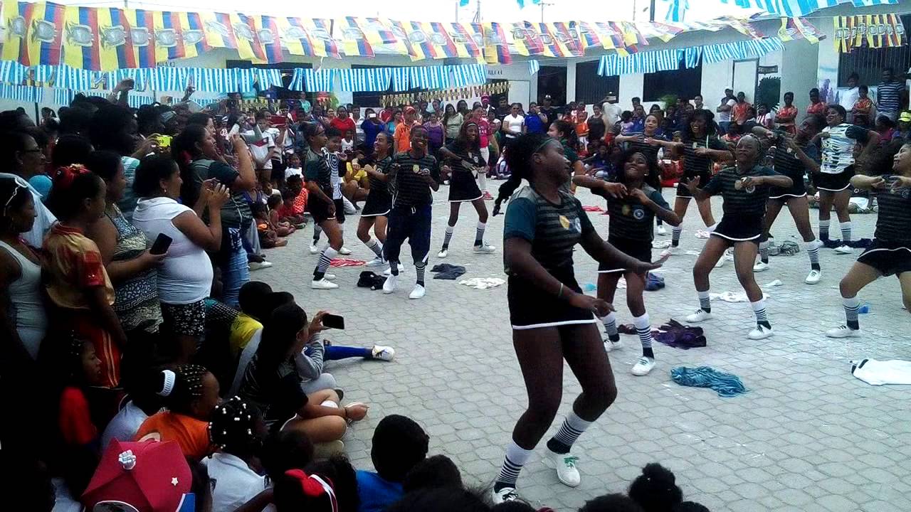 El vaile de denis perea - YouTube