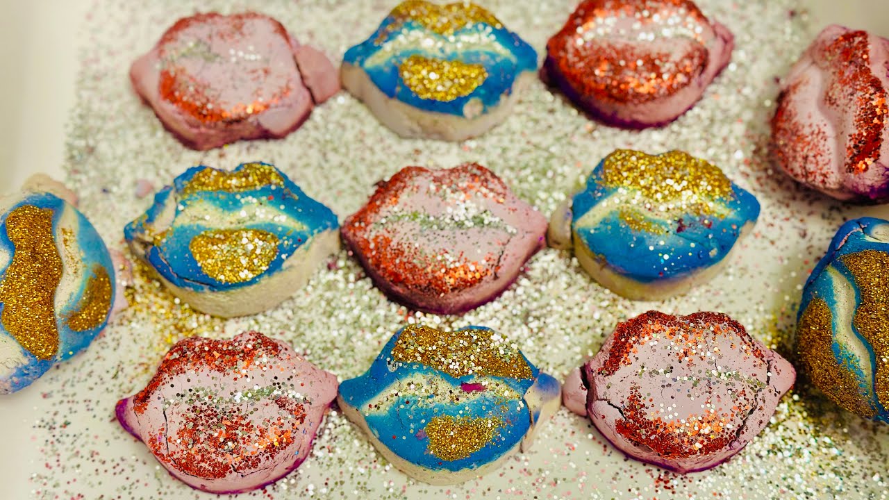 Crunchy lips purple and blue asmr - YouTube