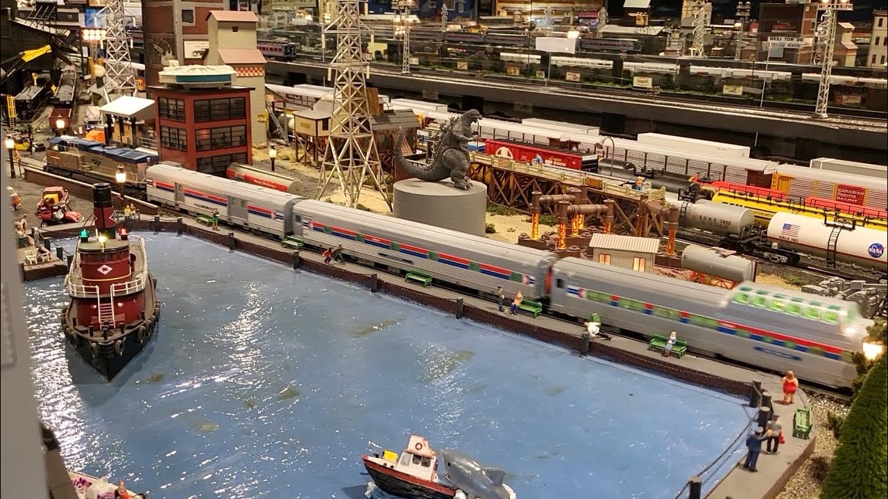 MTH Amtrak ES44DC pulling Passenger Train at Corner Field Model ...