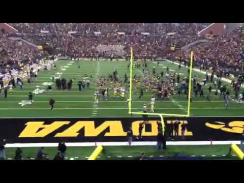 Iowa Hawkeyes Beat Michigan Wolverines Last Play of Game - YouTube