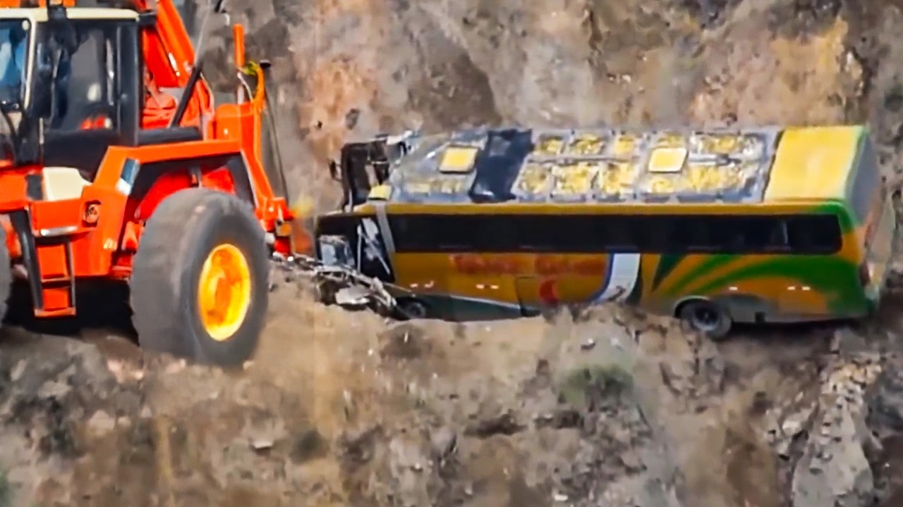 Dangerous Idiots Truck & Heavy Equipment Fails Compilation | Extreme Truck Idiots at Work #2 ...