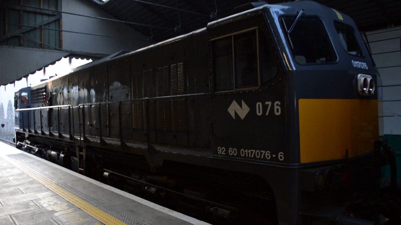 Irish Rail GM 076 Shunting Out Of Killarney Station [HD]. - YouTube