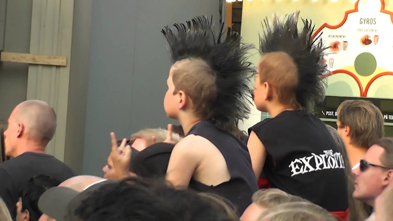 Punk Rock Kids On A Bad Religion Concert - YouTube