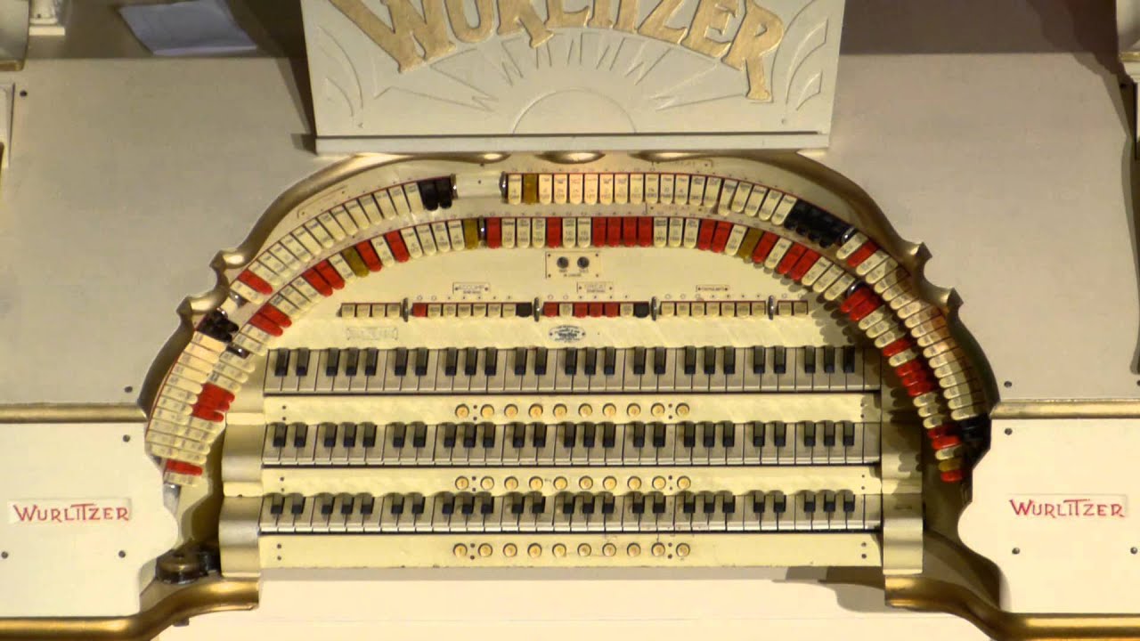 David Lobban at the Blackpool Opera House Wurlitzer - YouTube