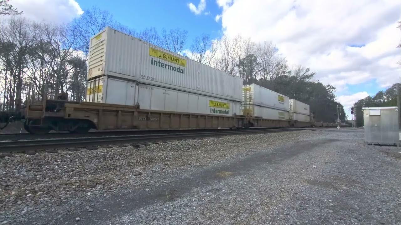 BNSF 7545 & NS 4313 clear Long with the southbound Intermodal - YouTube