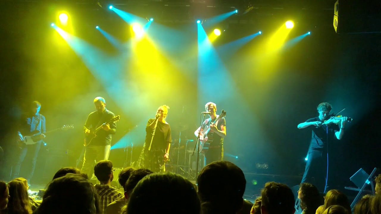 Zrní - Ať (live 2018 @ Fleda Club, Brno) - YouTube