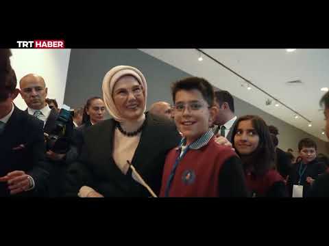 Emine Erdoğan, Malezya Başbakanı İbrahim'in eşi Wan Azizah İsmail ile bir araya geldi